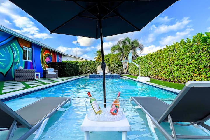 5 Stars! - Smart Villa - Piscine/jacuzzi/bbq - Kendall