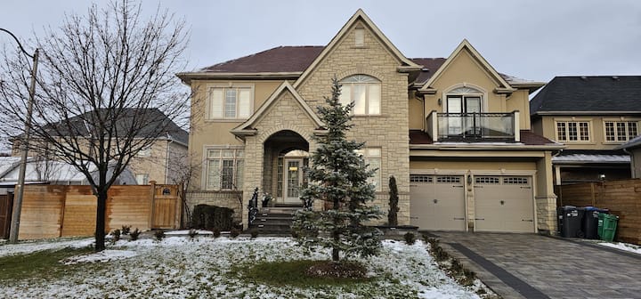 Cheerful 3 Bedrooms Available For Renting! - Caledon