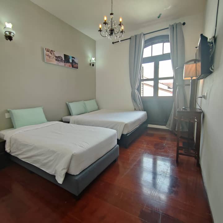 Triple Room |Near Komtar|privatebath|freeamenities - Penang