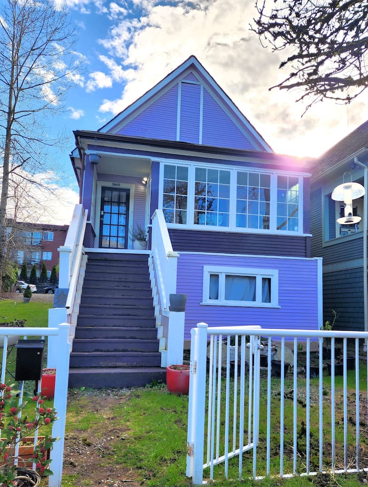 Entire House By Kitsilano Beach With Large Yard - British Columbia