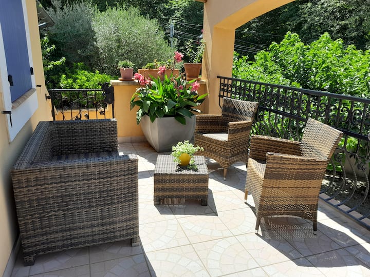 Résidence Familiale En Provence : 
Le Cerisier - Crillon-le-Brave