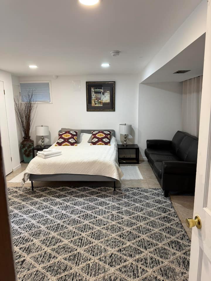 Spacious, Newly Renovated Studio Apt In House - Rockville, MD