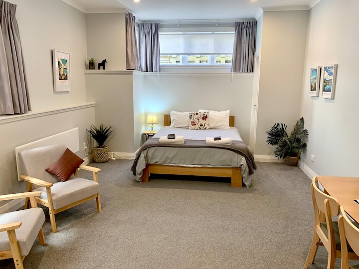 Comfy 1 Bedroom Studio - Haitaitai - Wellington