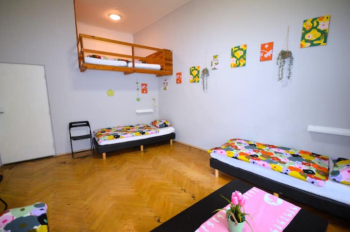 R7: Private Room For 4 Persons - Prague