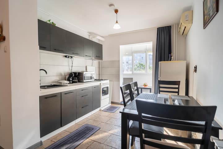 Rustic & Spacious 3br Apartment - Boekarest