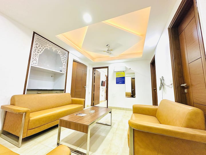 Cozy 4-bhk Service Apartment, Golf Course Extentn. - Delhi