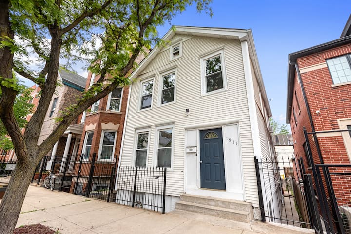 Entire 2br Apt W/ Parking & 3 Beds - New City - Chicago