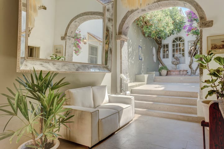 Exclusive Home On The  Best Street Of Town - San Miguel de Allende