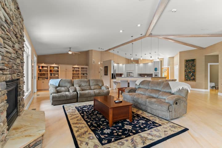 Shenandoah Riverfront W/ Hot Tub & Pool - Shenandoah River State Park, Bentonville