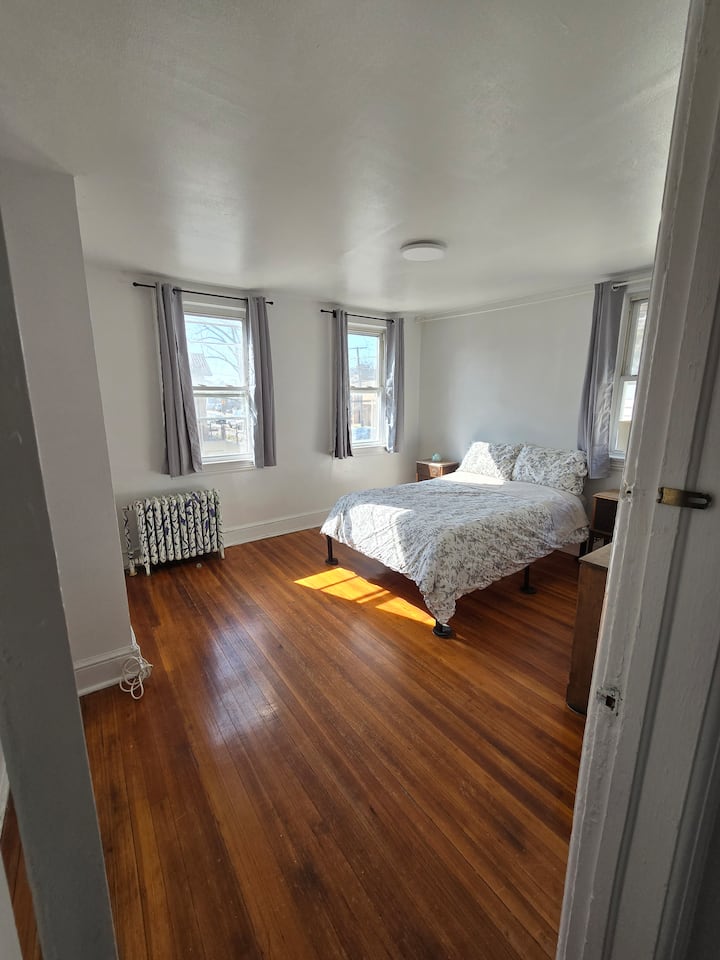 Home With Private Yard & Parking - Port Washington, NY