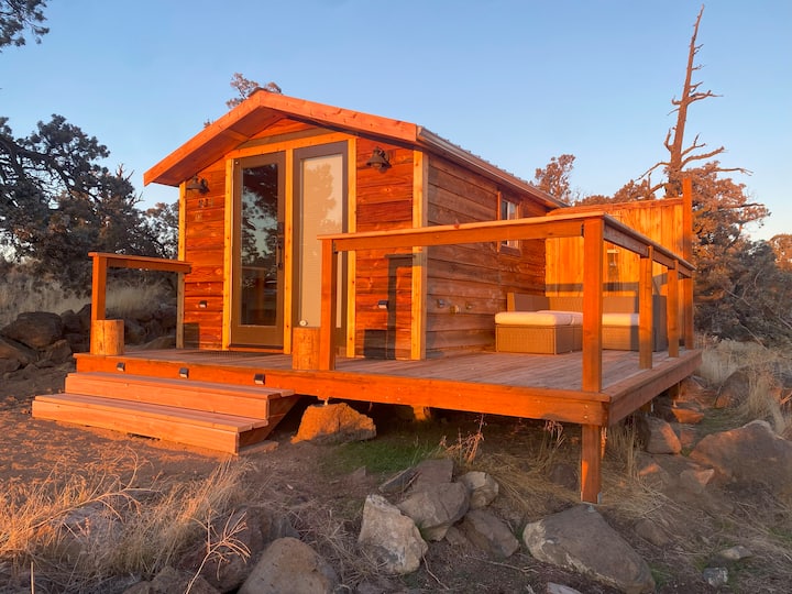 Compact Cabin Near Smith Rock - Redmond, OR