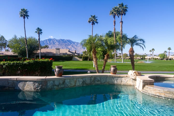 Stunning Golf Course Villa: Private Hot Tub & Pool - Cathedral City, CA
