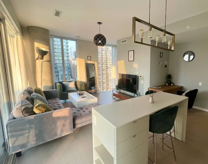 Lovely Private Suite W/ Balcony In Downtown Core - Osgoode Hall