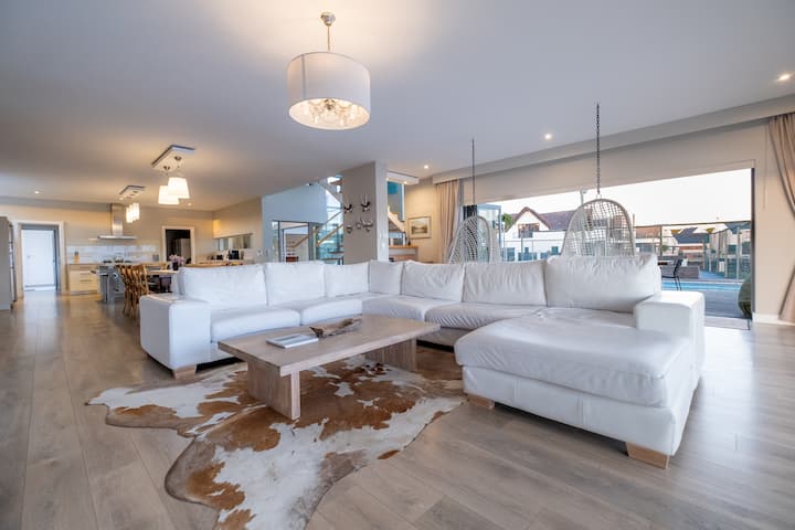 Amazing Waterfront Villa - Own Pool & Tennis Court - Saint Francis Bay