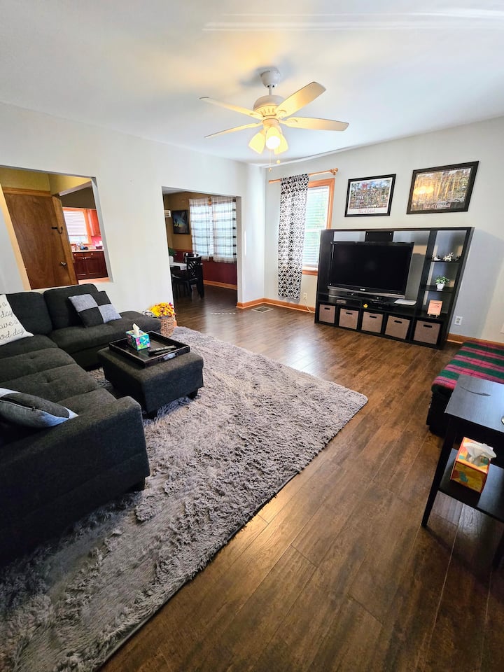 Spacious Oakley Home, Conveniently Located - Cincinnati