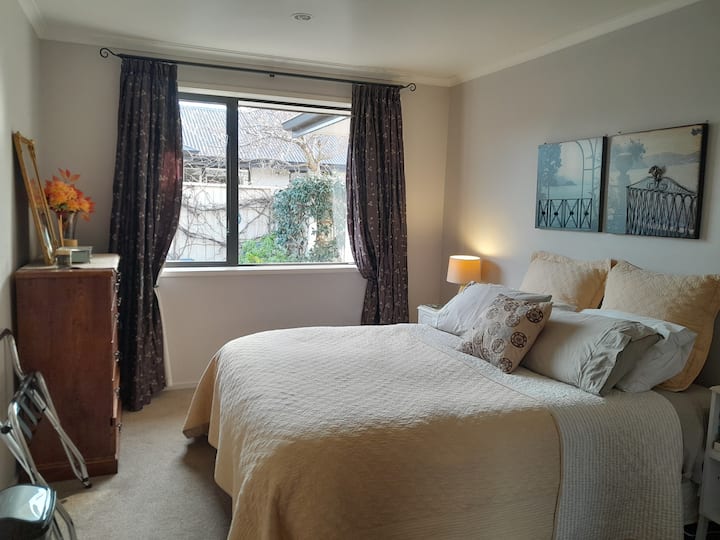 "Oh So Clean: Oh So Comfortable" - Quiet...central - Blenheim