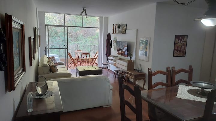 Apartamento Em Botafogo -Varanda C/ Vista P/ Verde - Rio de Janeiro