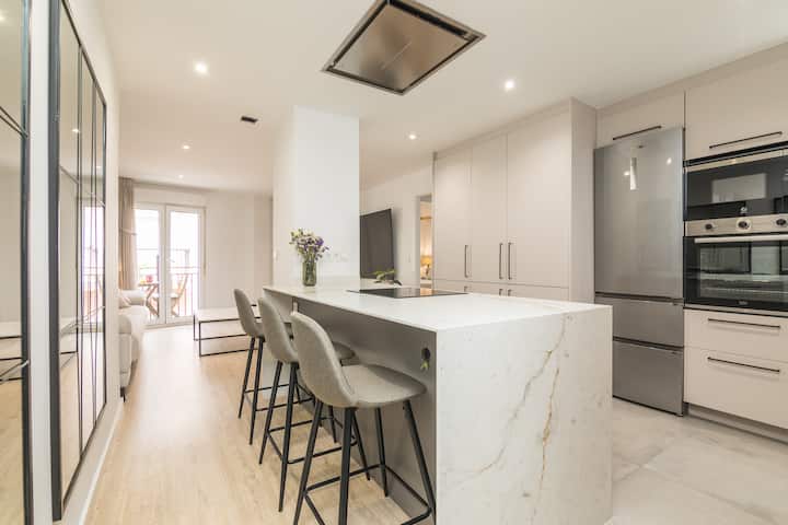 Stylish Downtown Apartment With Parking - Elche