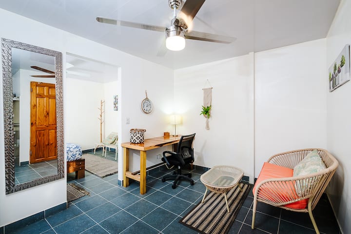 Tropical 1br Oasis · Steps To Beach + Pool Access - Playa Langosta