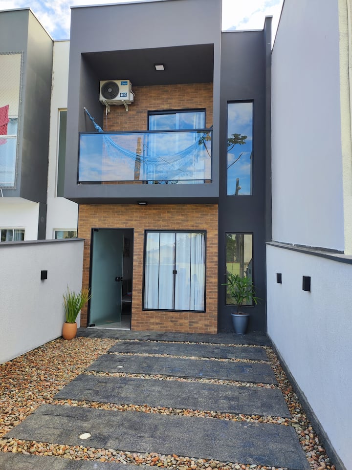 Sobrado 300 M Do Mar, No Coração De Piçarras - Penha