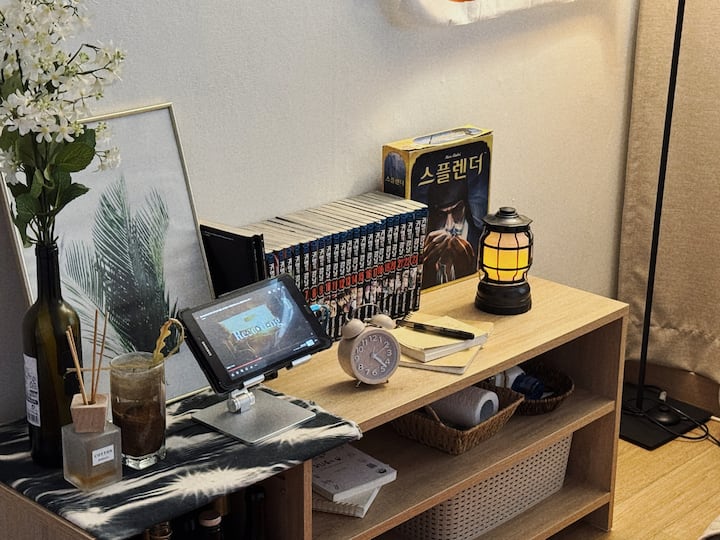 [Busan Local] 90s Korean Loft · Manga + Projector - Busan