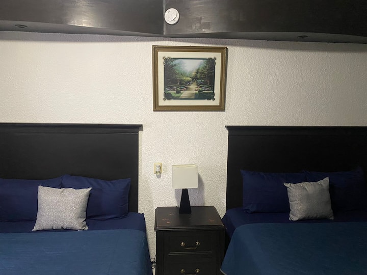 Habitción A
2 Cuadras Playa Y Letras Mzt Exlte Ubi - Mazatlán