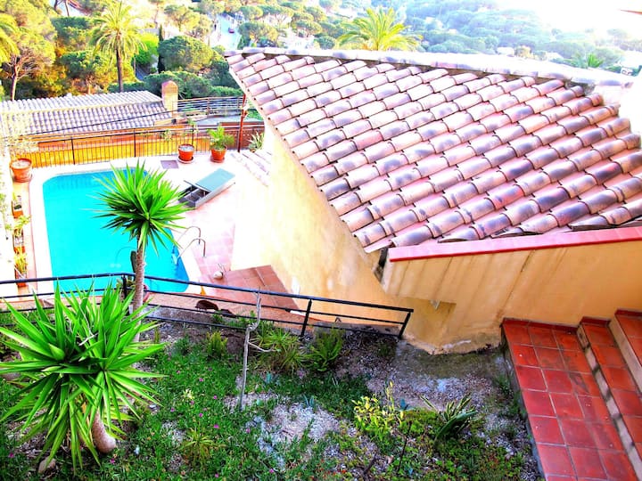House With Pool And Excellent Ocean View. - Mataró