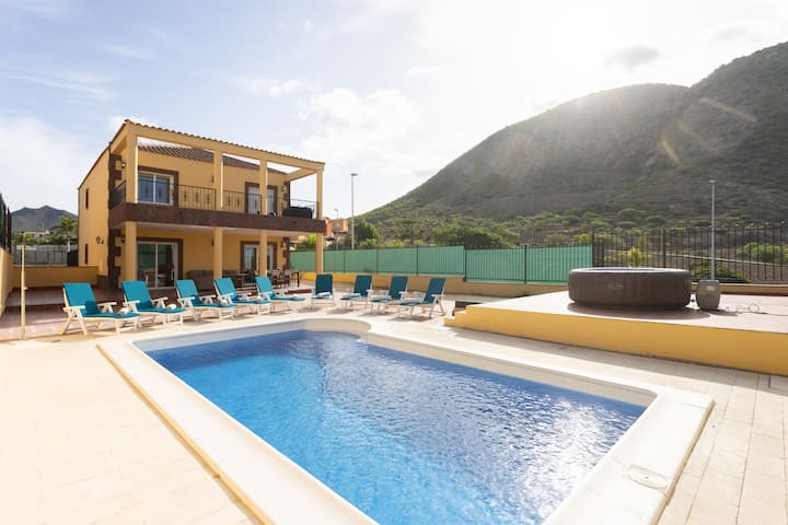 Spacious Villa With Garden And Private Pool - Playa de las Américas