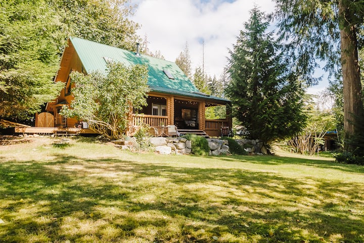 Cozy Cabin, Spa & Ocean View - Sunshine Coast