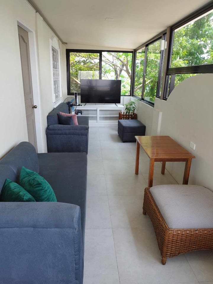Cozy 2br Apartment With Big Balcony And Kitchen - Muntinlupa