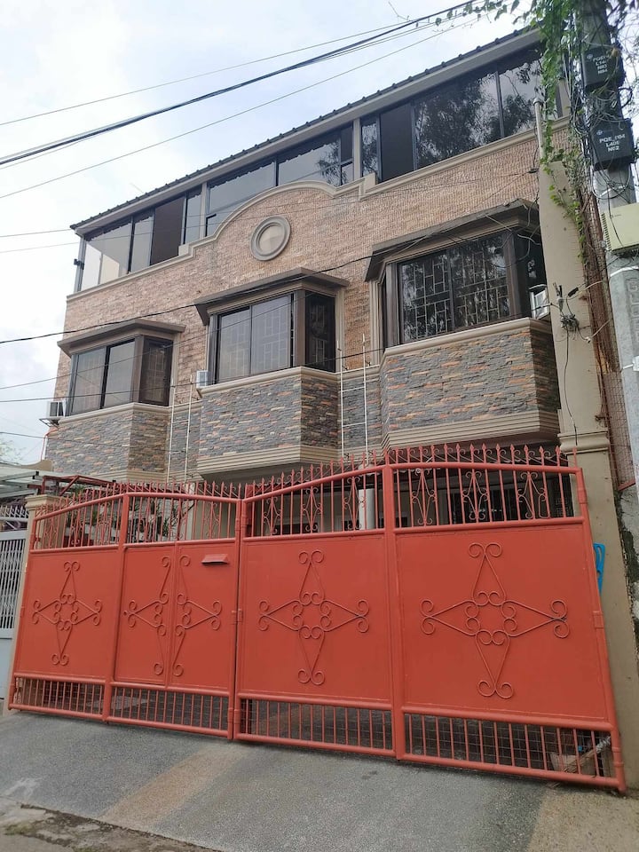 Spacious 5br Apartment For Families & Large Groups - Parañaque