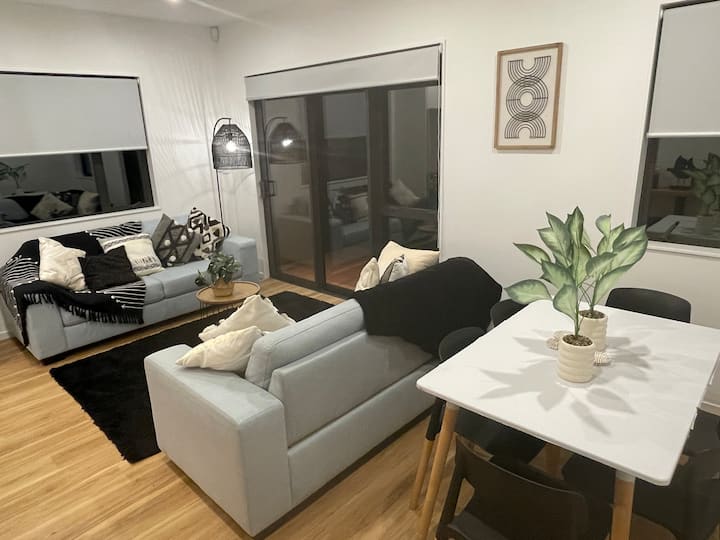 Spacious Modern 3br Townhouse - Maraetai
