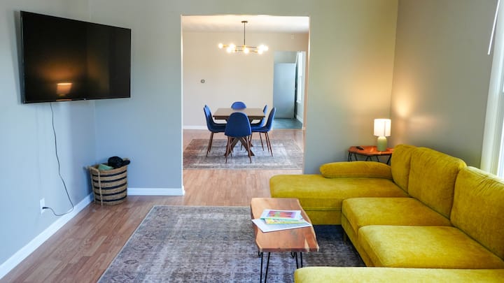 New Sprawling Gorgeous Top Floor 3-bedroom Condo - South Bend, IN