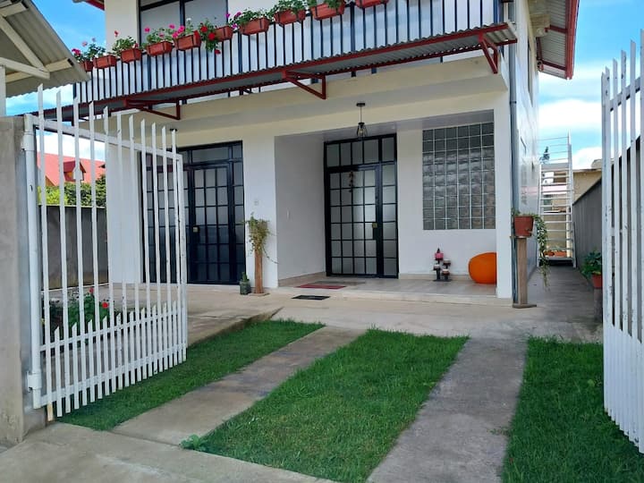 Hermosa Casa, Todo A Su Alcance Y Vista Espléndida - Oxapampa