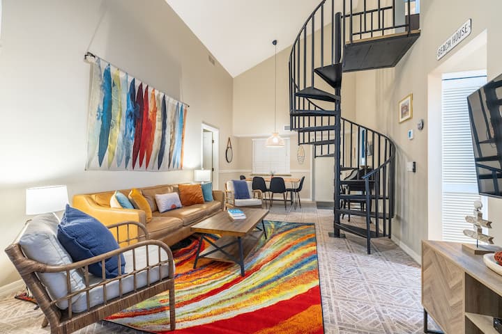 December Sale! 3 Bedroom! Beach! Heated Pool! - New Smyrna Beach, FL