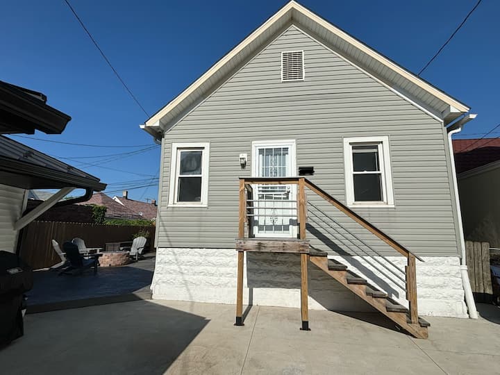 Cozy 2-bdrm House In Gordon Square - Cleveland, OH
