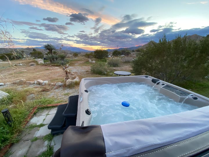 J&b Desert Hideaway W/360 Degree Views & Hottub - Morongo Valley, CA
