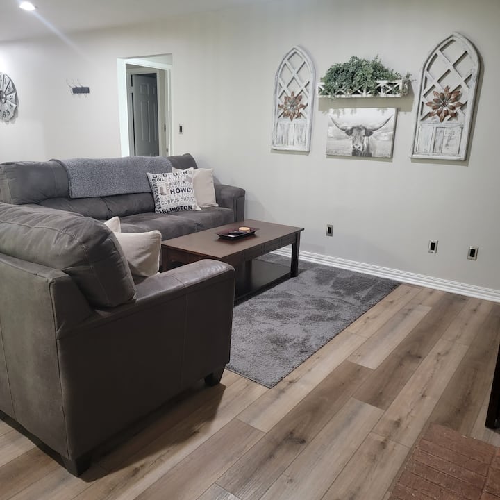 Comfy, Quiet, Centrally Located - Feels Like Home! - San Antonio, TX