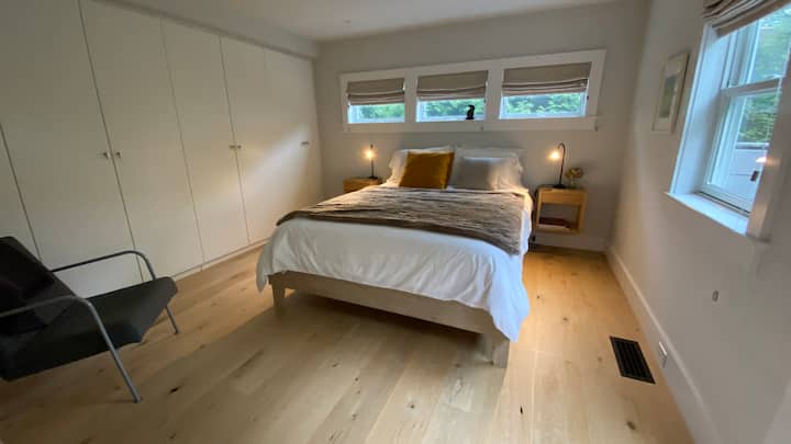 Designer Bedroom In The Heart Of The Hamptons - Sag Harbor, NY