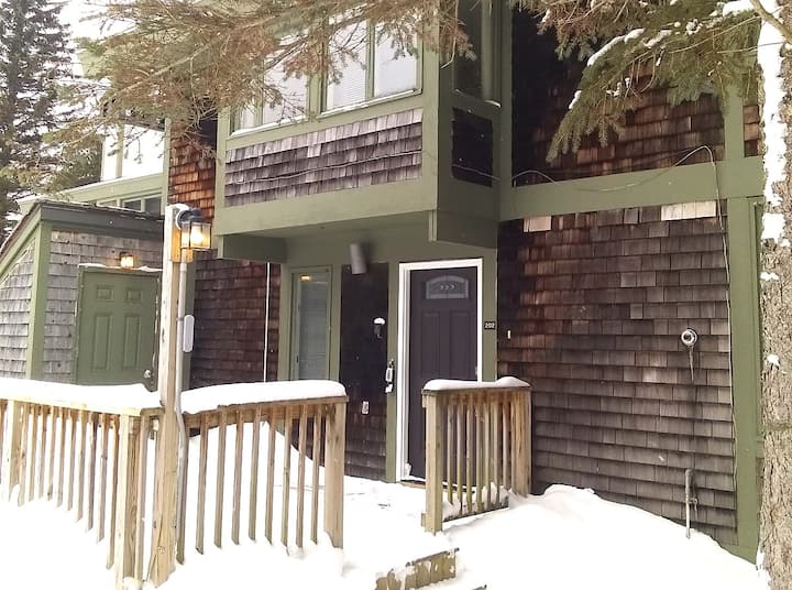 Jay Peak Mountainside 202, 2br/2ba - Jay Peak Resort, Jay