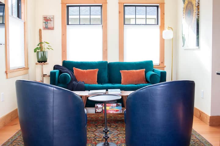 Columbia City Cottage Walkable To Light Rail - Seattle, WA