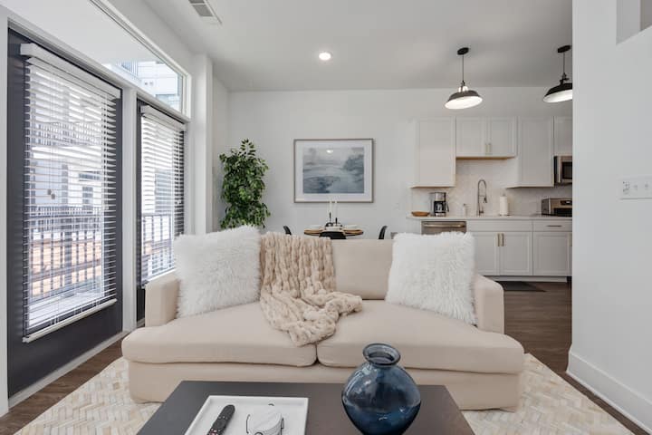 Upscale, City Center Apartment For 4! - Nashville, TN