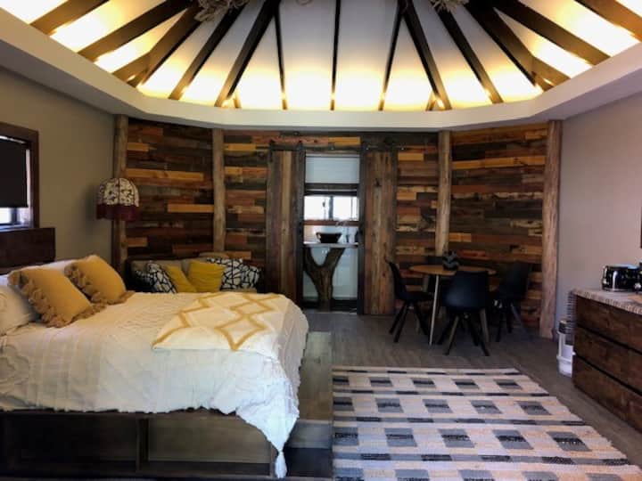 Lake Clifton Retreat
Deluxe En-suite Cabin - Mandurah