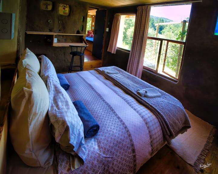 Eco Fox Den - Earthen Home With Mountain Views - Hogsback