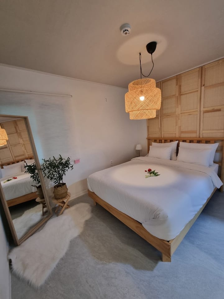 유달산,목포해상케이블카 위치 최고!(감성독채펜션)
목포역 도보이용가능 - Mokpo-si