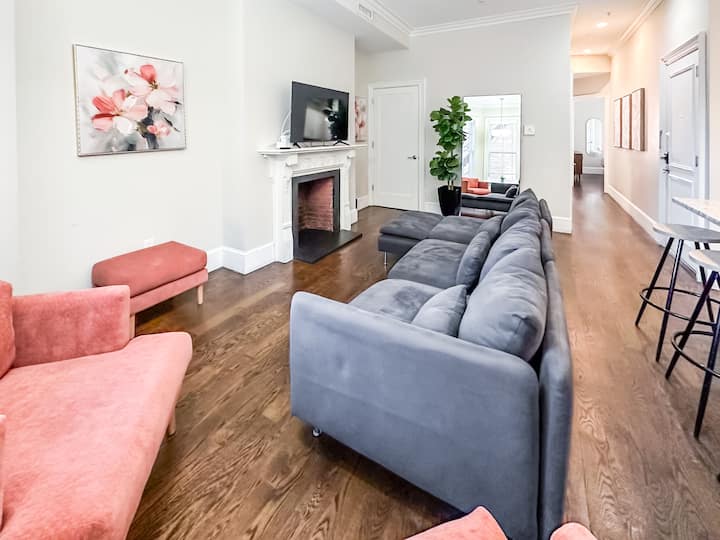 (5g1) 2 Bedroom, Backbay, Newbury Street, Location - Boston, MA