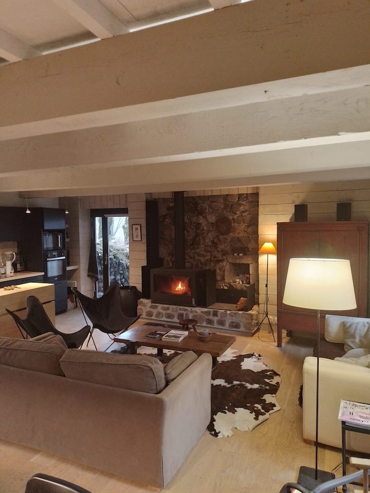 Le Chalet Du Cézallier: Charme Et Nature Sauvage - Lac de Montcineyre