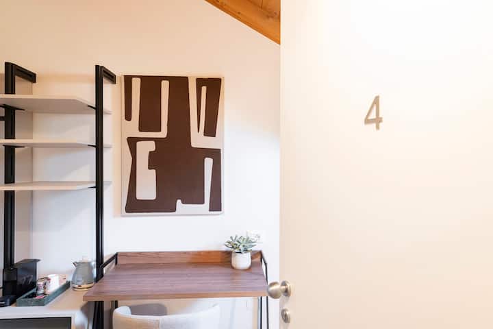 Relstay Amendola | Single Room With Large Bed - Milan