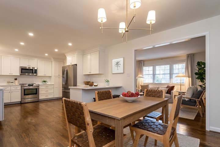 Stylish & Comfy North Hills Getaway! - Raleigh, NC