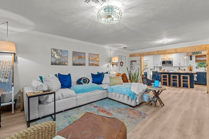 Calming Blue Ocean Inspired Room With Private Bath - Jupiter, FL